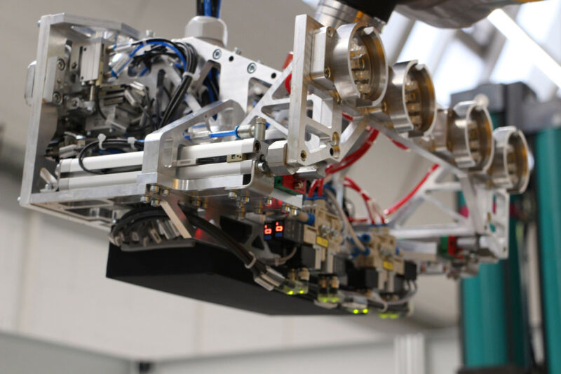 Injection molding automation - M.A.i – innovative automation